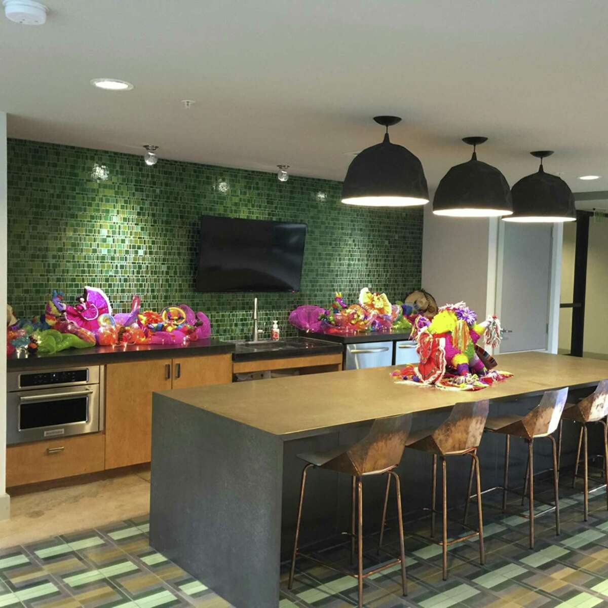 How Fiesta’s elite decorate their own homes for Fiesta