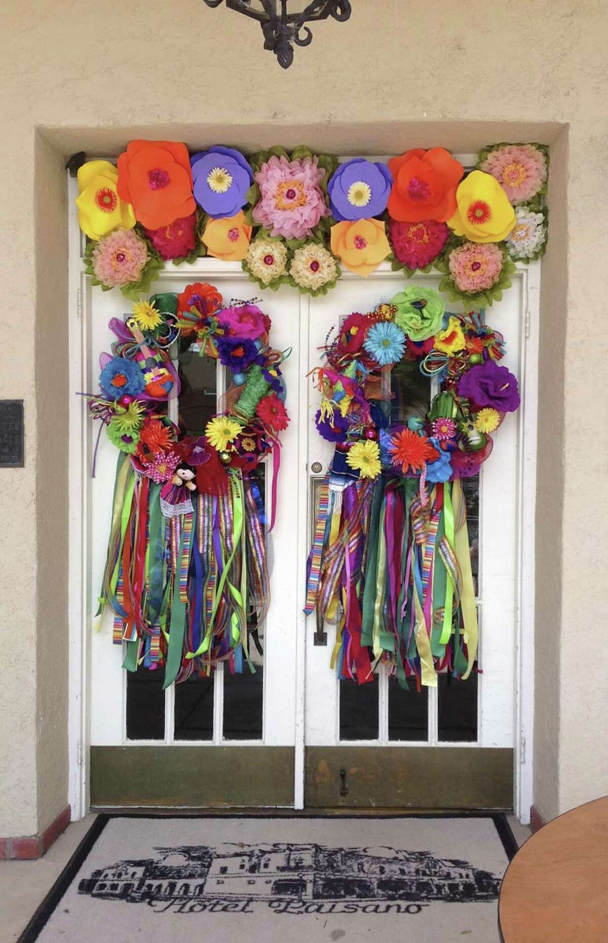 How Fiesta’s elite decorate their own homes for Fiesta
