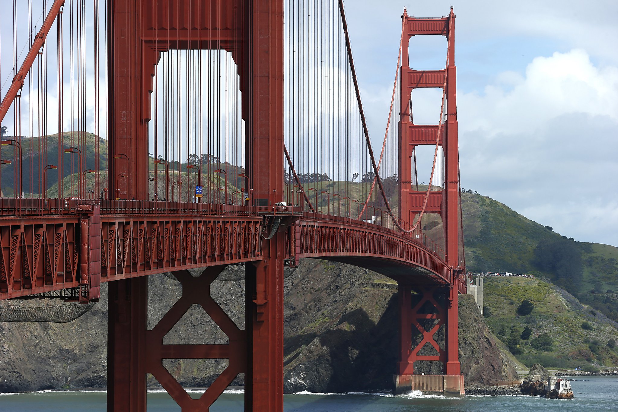 Golden Gate Bridge climbers discuss stunt