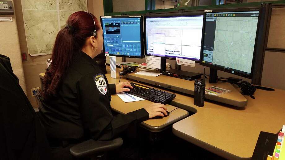 911 dispatchers honored by Laredo police - Laredo Morning Times