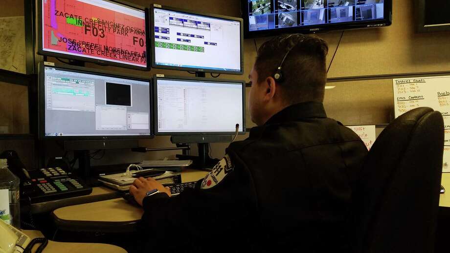 911 dispatchers honored by Laredo police - Laredo Morning Times