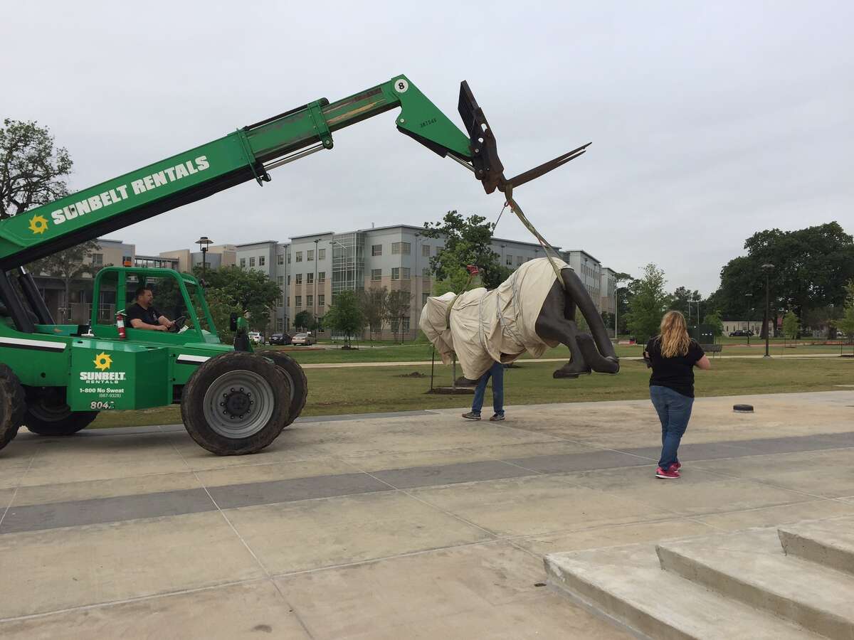 UH unveils bronze cougar statue outside TDECU Stadium