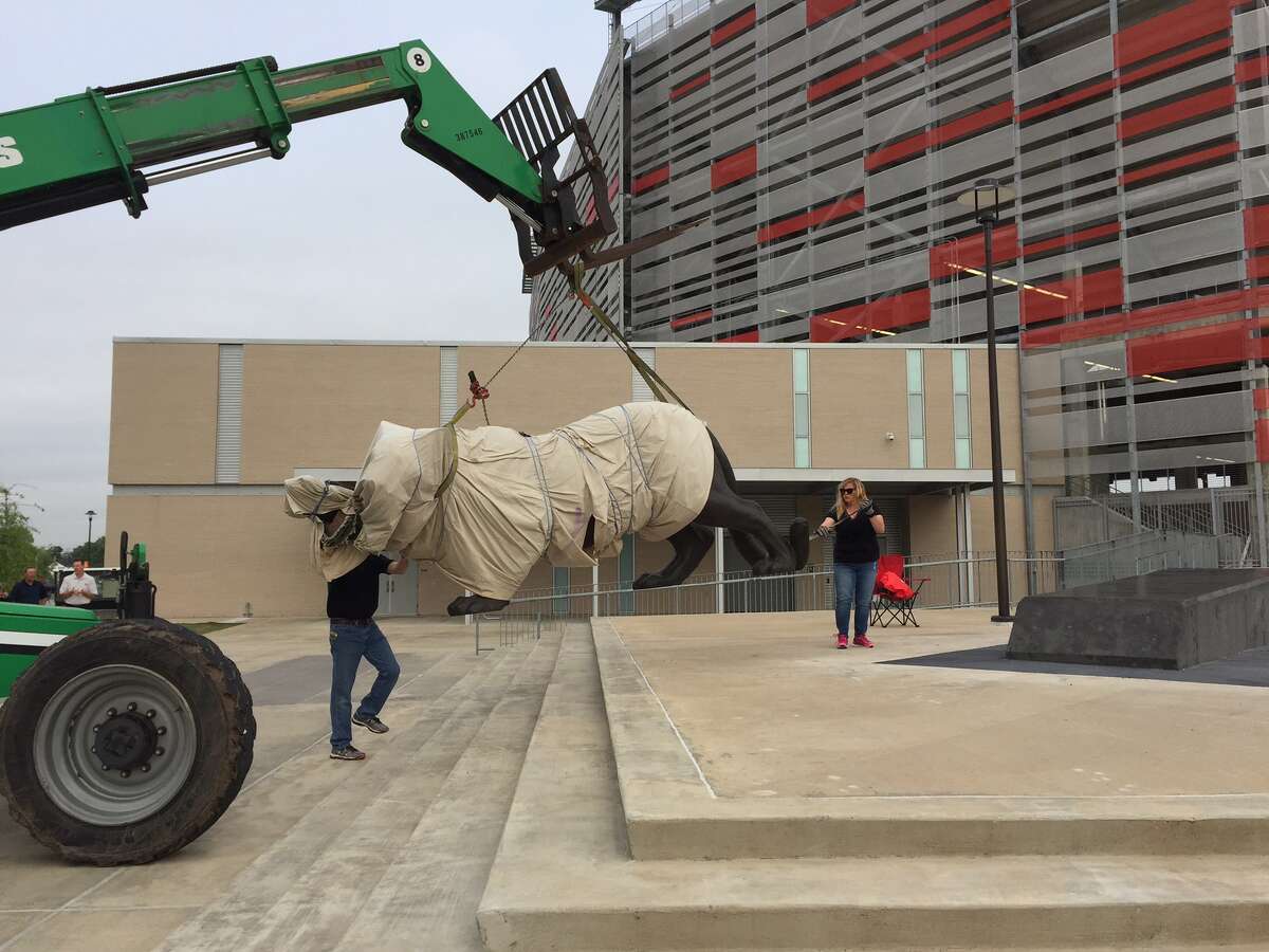 UH unveils bronze cougar statue outside TDECU Stadium