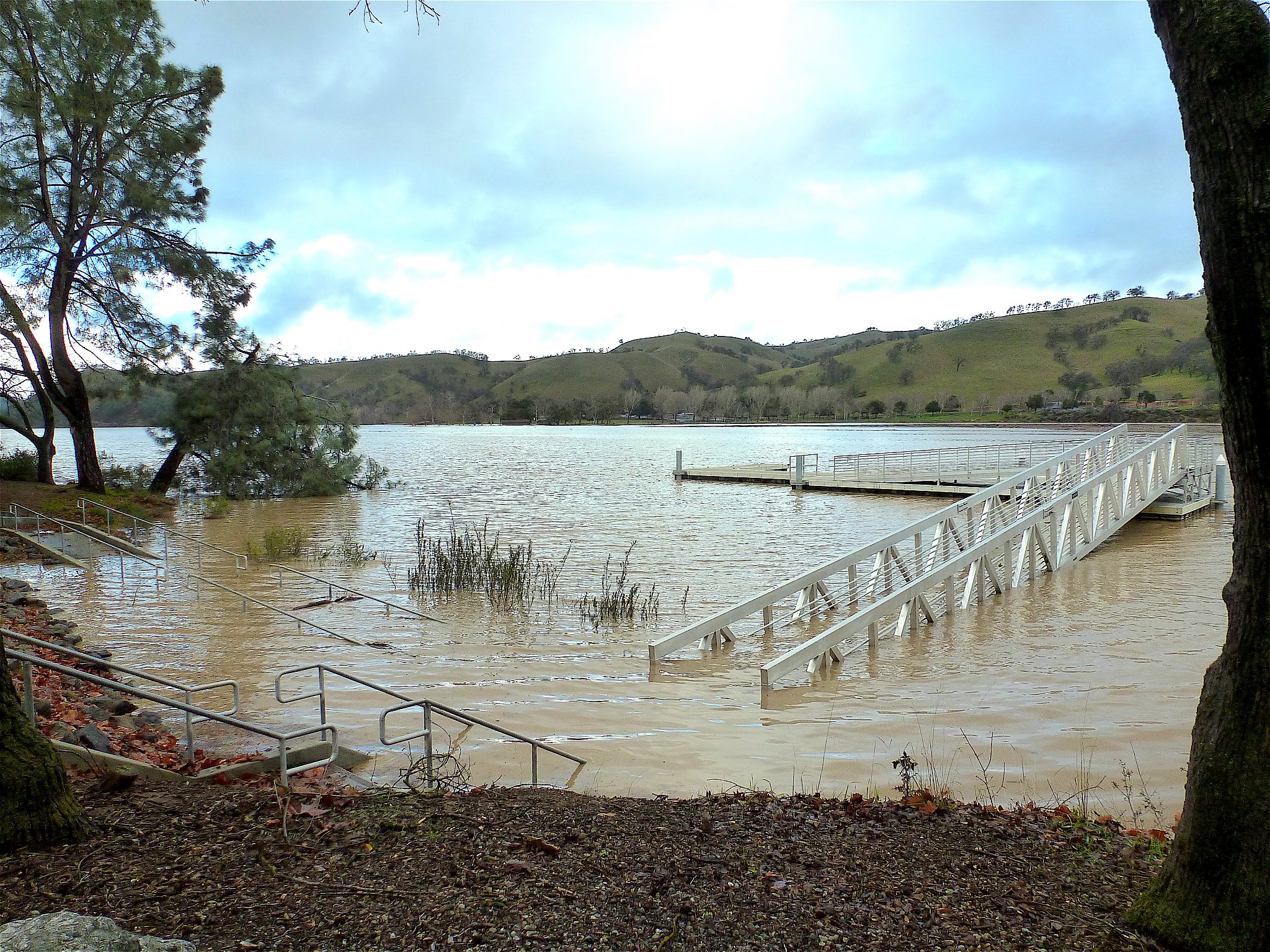 Del Valle emerges from winter flooding
