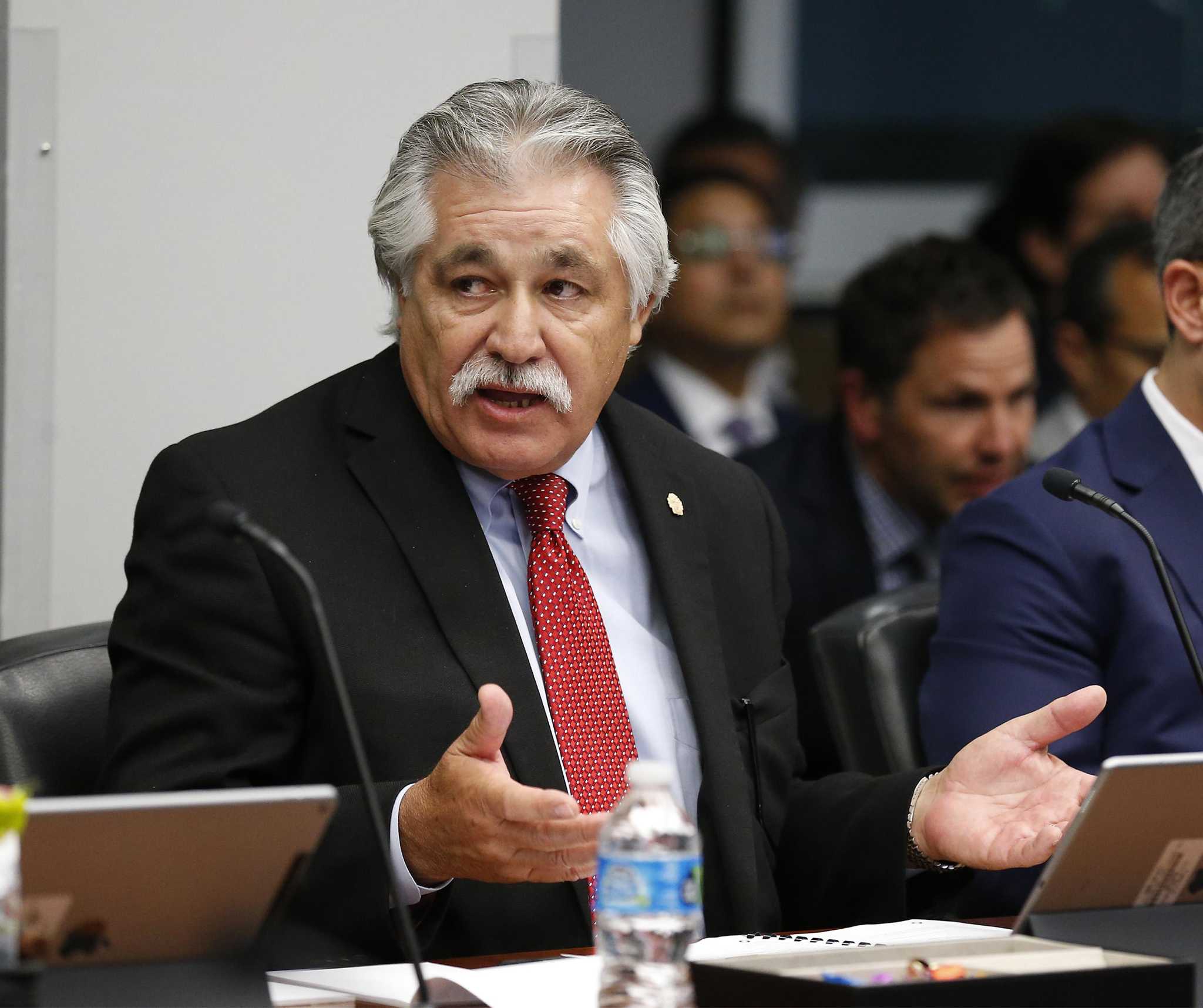 Ray Lopez saluted by colleagues at farewell breakfast