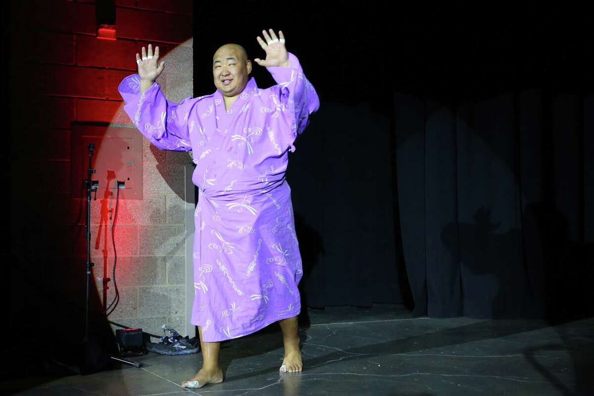 World champion sumo wrestlers spar in Seattle