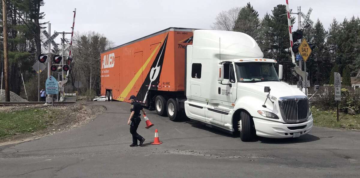Stranded truck causes delays on Danbury rail line