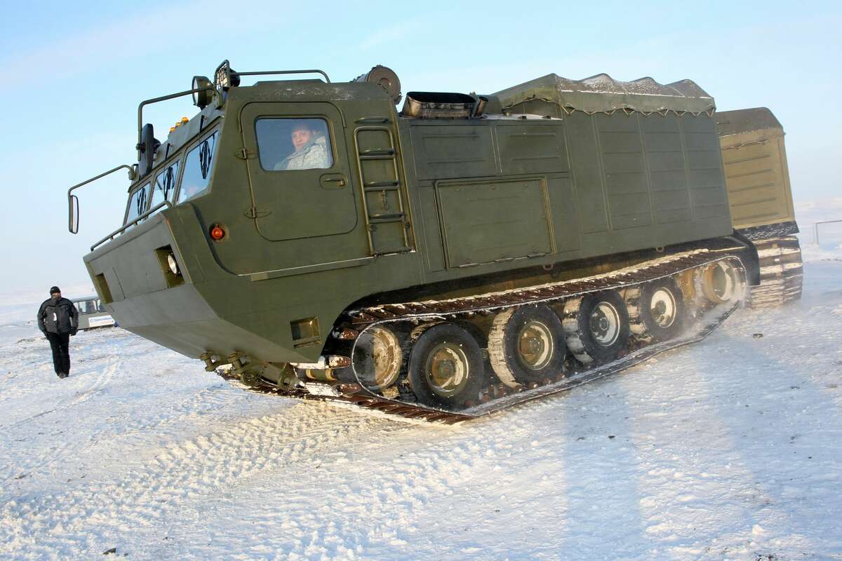 Photos: Russia offers rare glimpse of new Arctic military base sitting ...