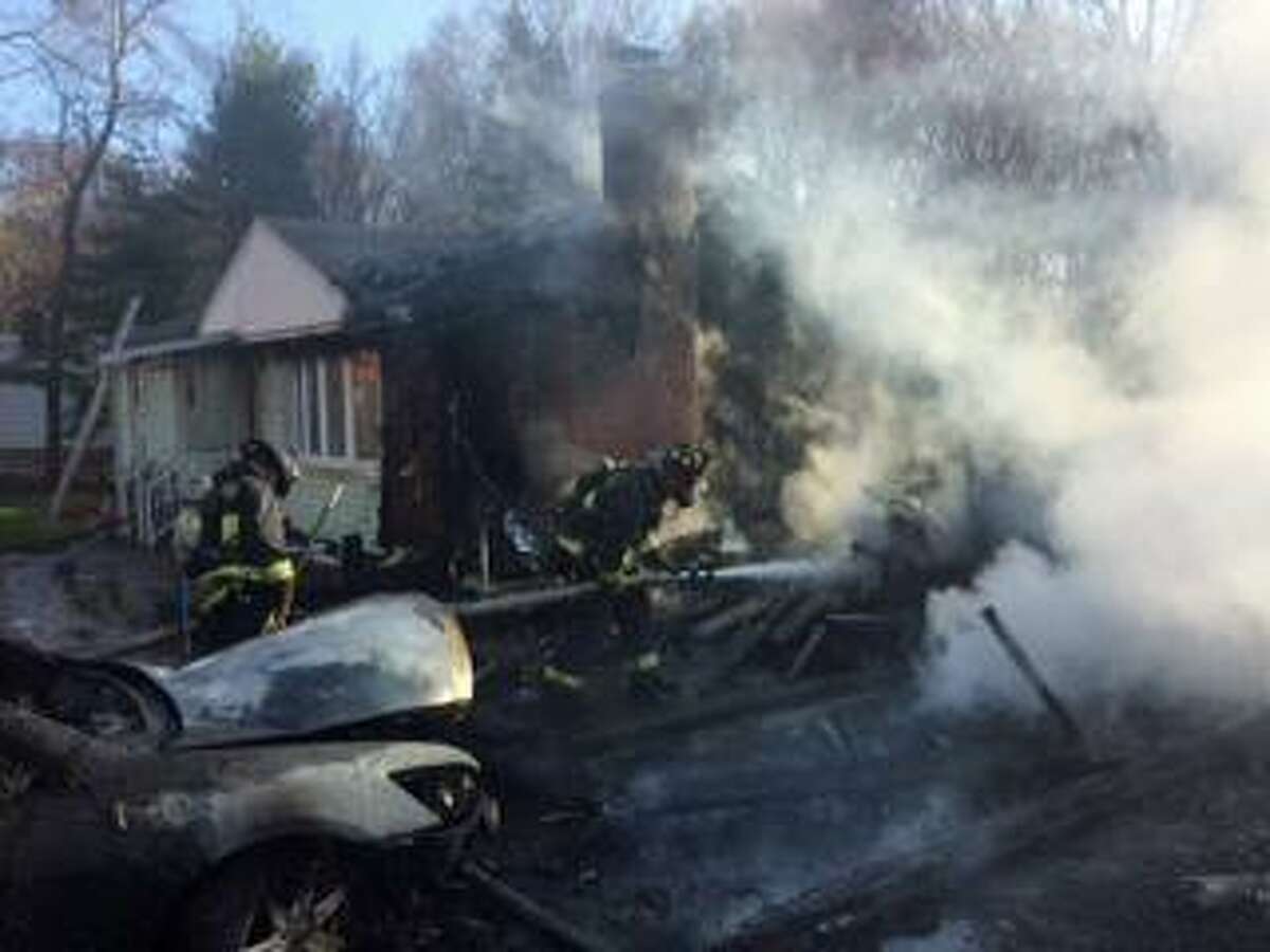 Fire damages Stratford house, destroys cars