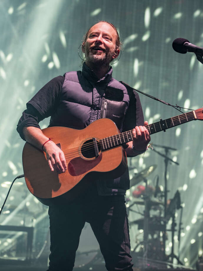 Watch Radiohead's Jonny Greenwood loop Thom Yorke cussing onstage in ...