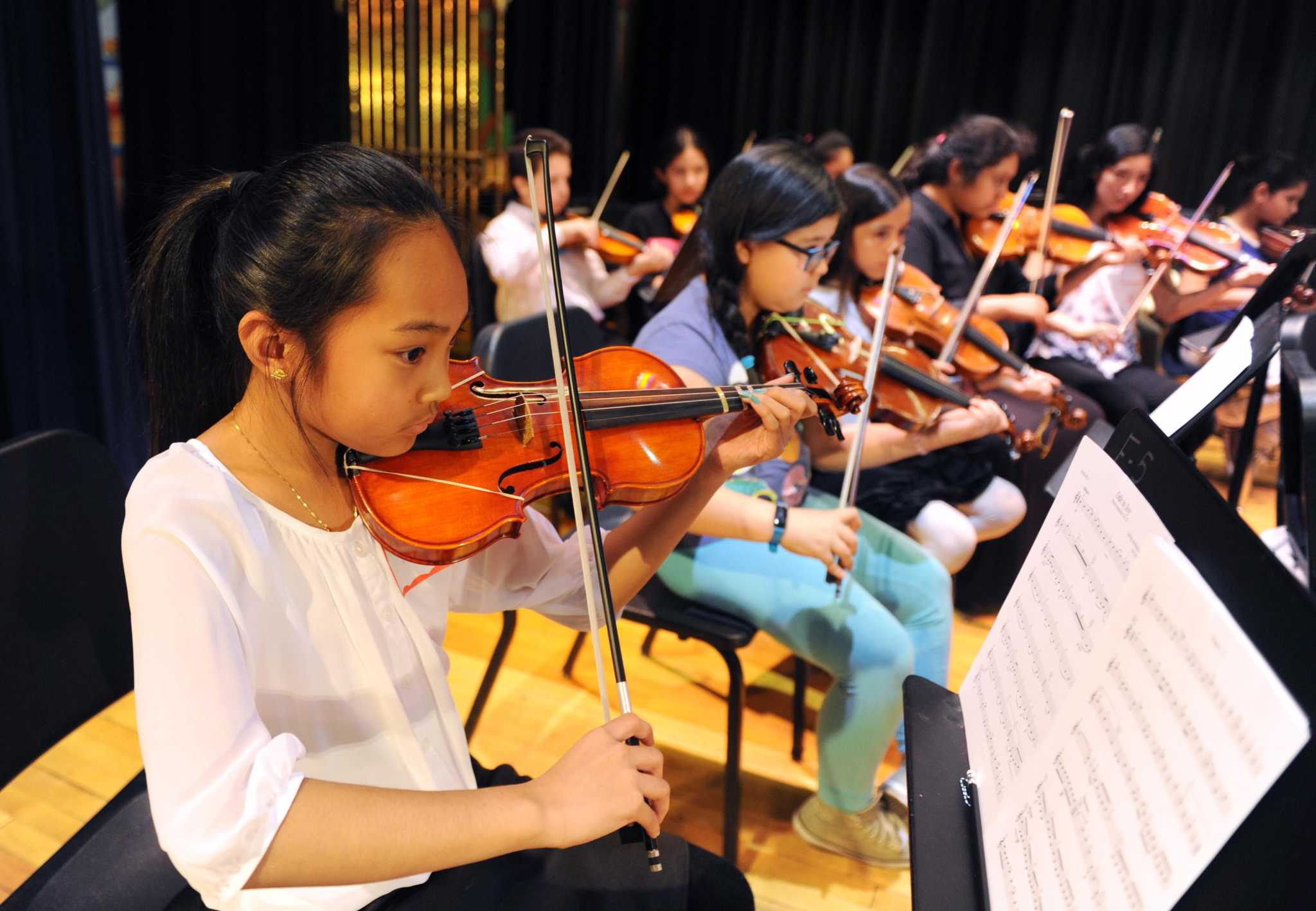 Greenwich students get session with master musicians through Tuning In ...