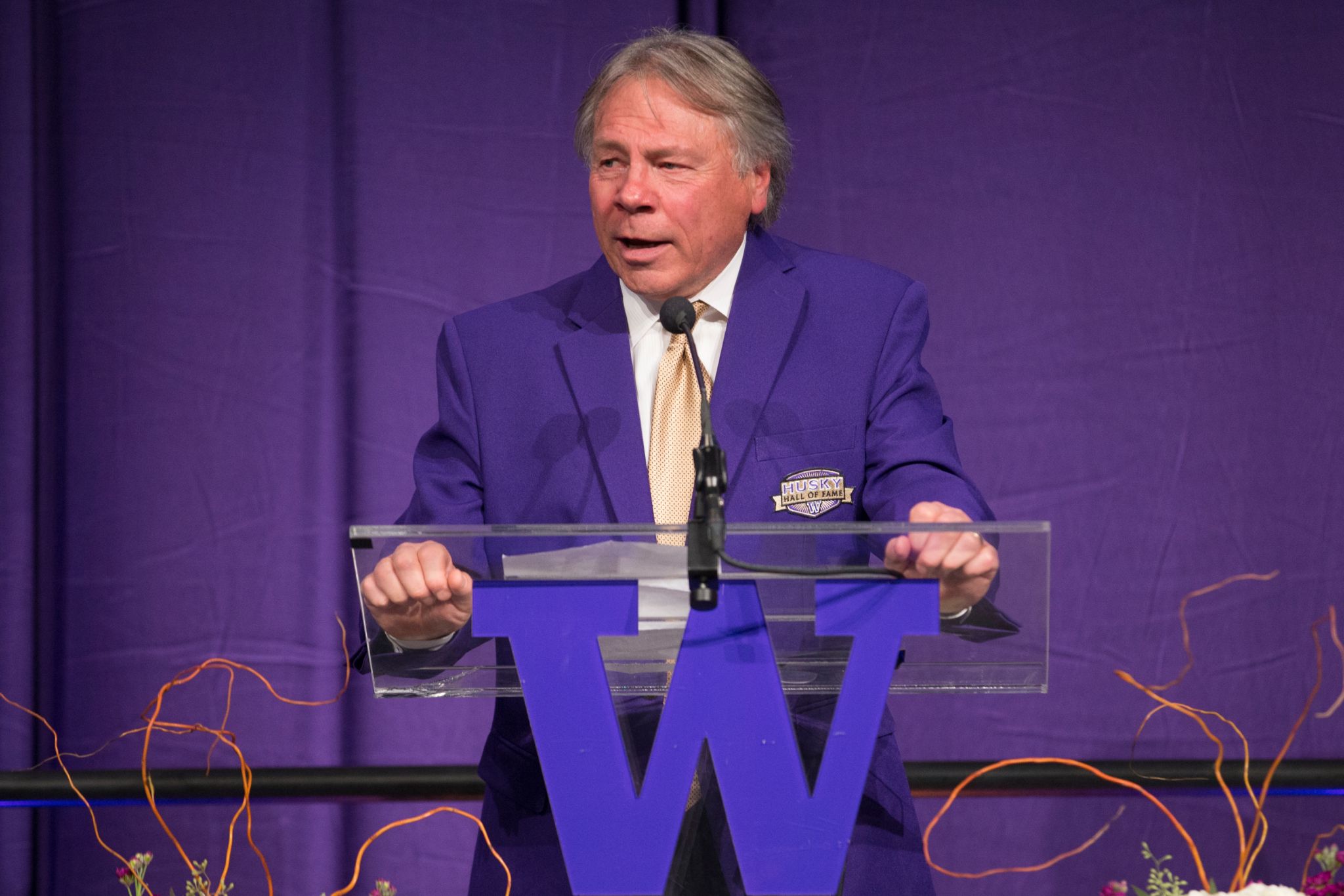 'Voice of Huskies' Bob Rondeau to retire after football season