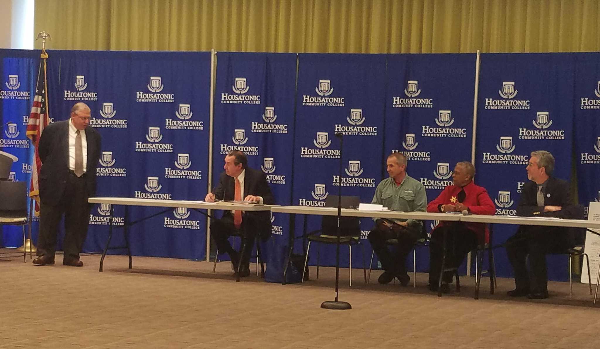 Manufacturers discuss second-chance hires