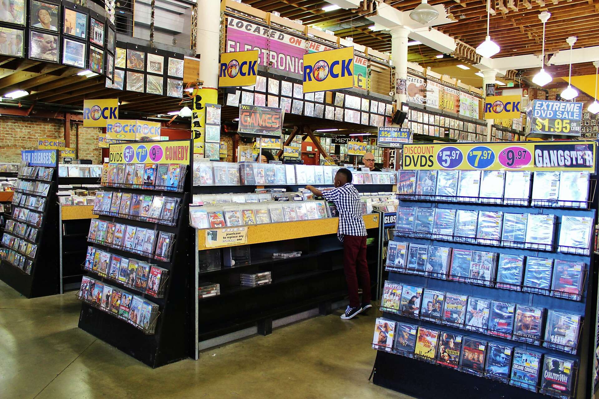 Streaming music surges, turns tables on recording industry