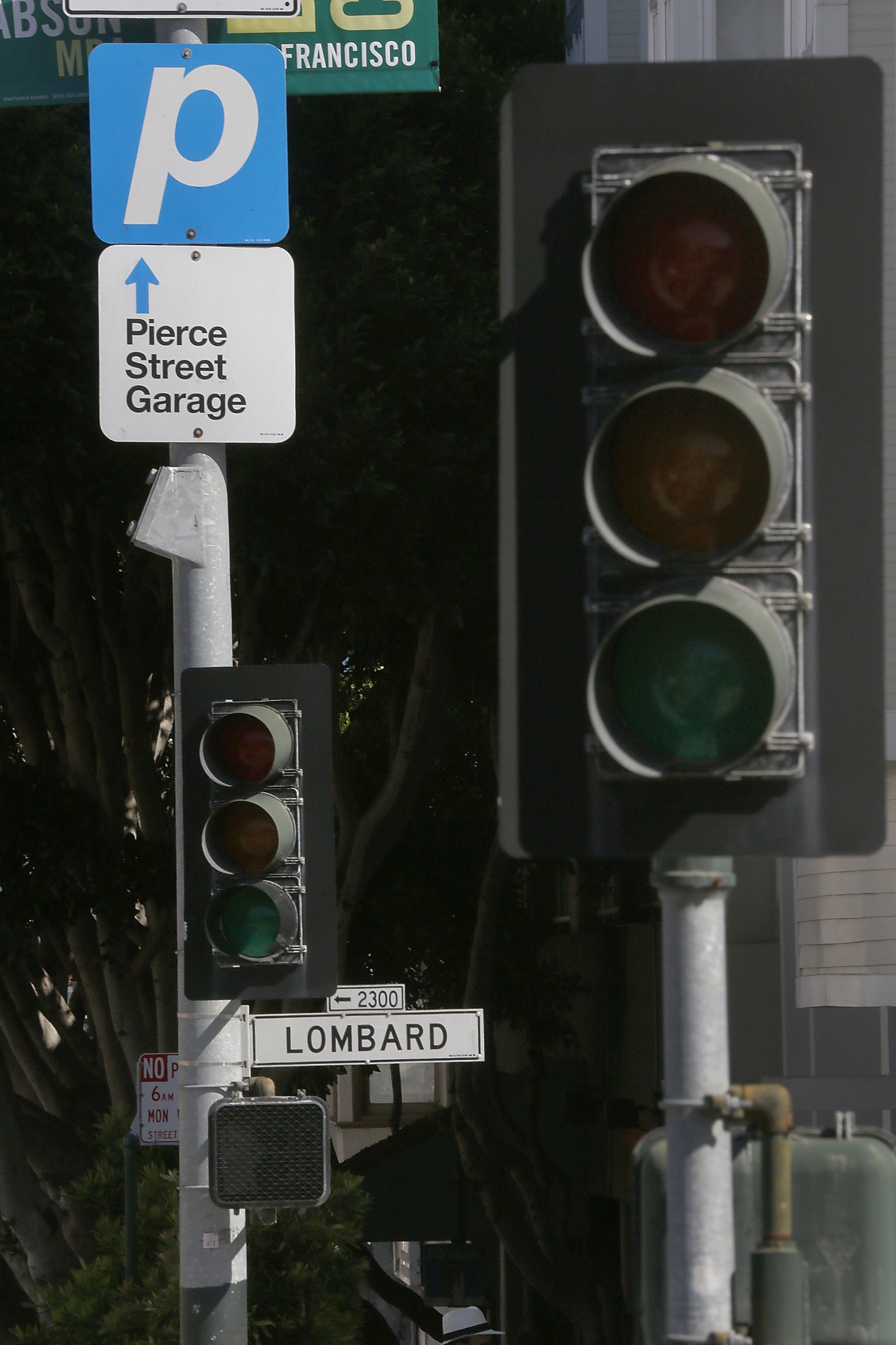 Outage turns many SF traffic lights into 4-way stops