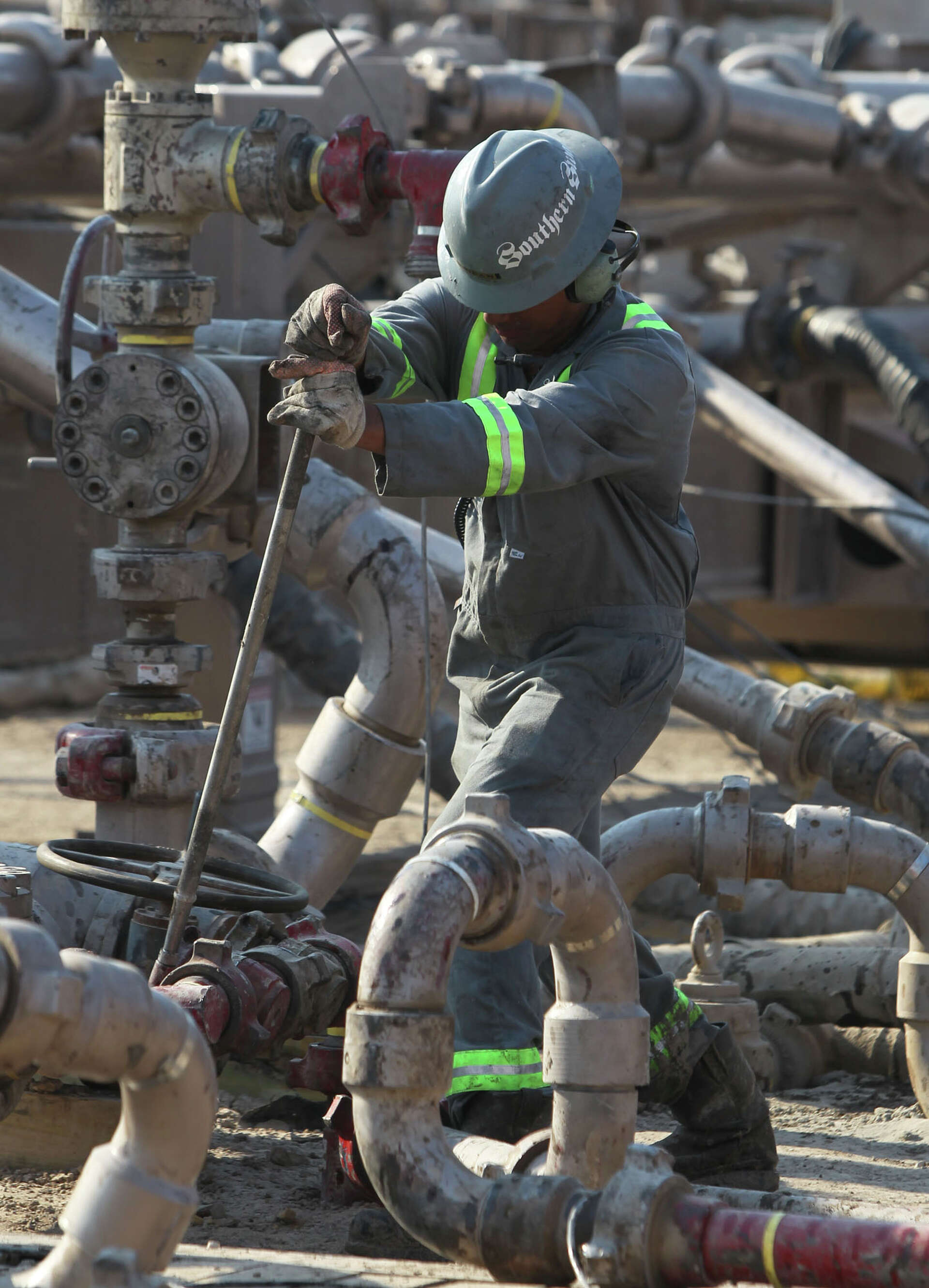 Study of oil and gas drilling finds pollution and connections to ...