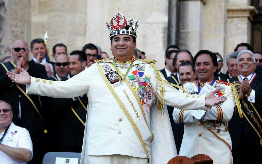 PHOTOS: 2017 Rey Feo LXIX, Fred Reyes, receives his crown - mySA