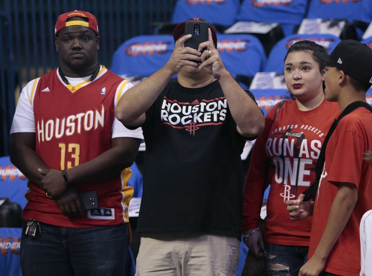 Rockets fans brave hostile conditions in Oklahoma City