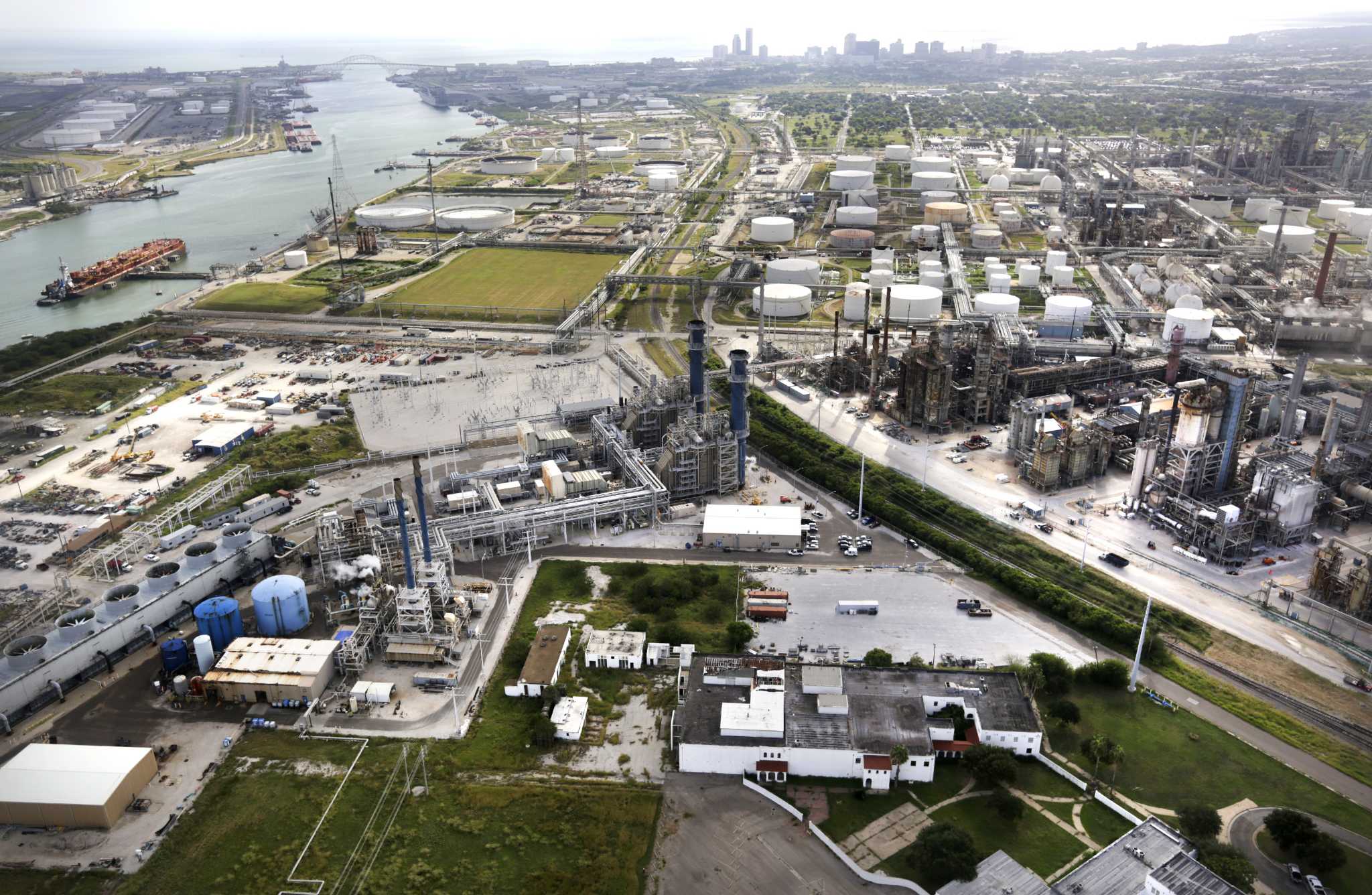 MMEX closes on acreage for new Texas refinery, first in decades