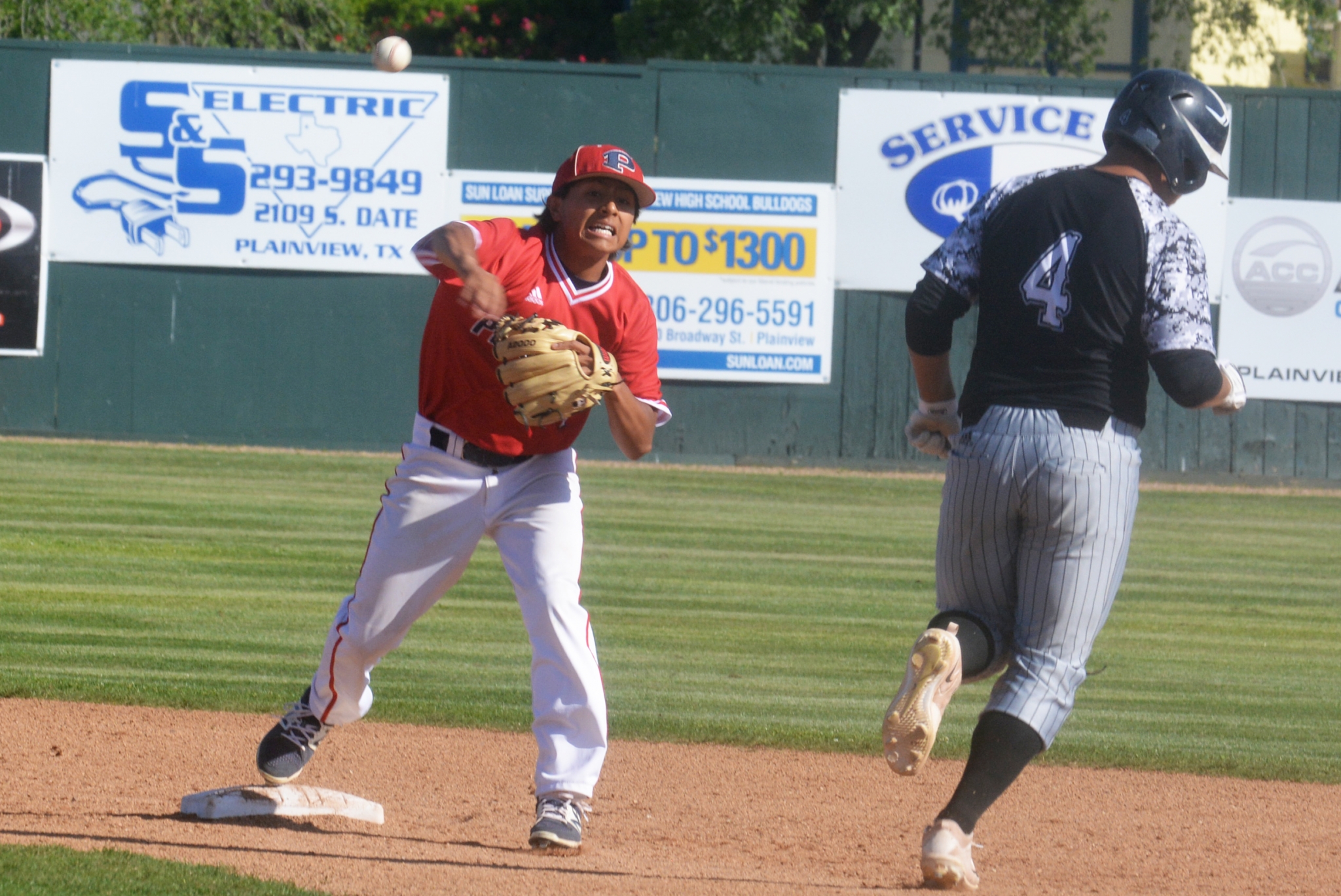 Randall overcomes Plainview in extra innings, 7-3