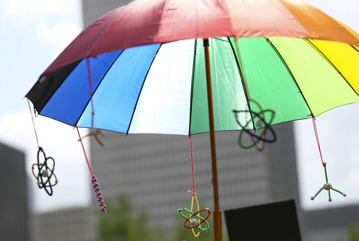 Thousands of pro-science Houstonians march in downtown