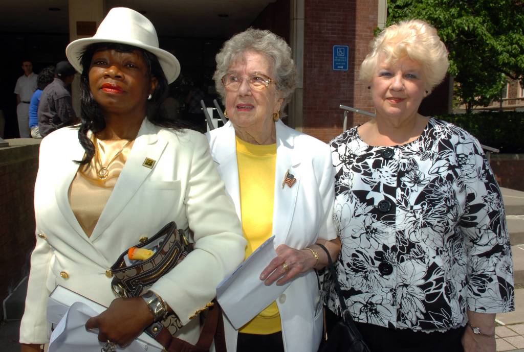 Miron apologizes for gravestone thefts; pays back widows