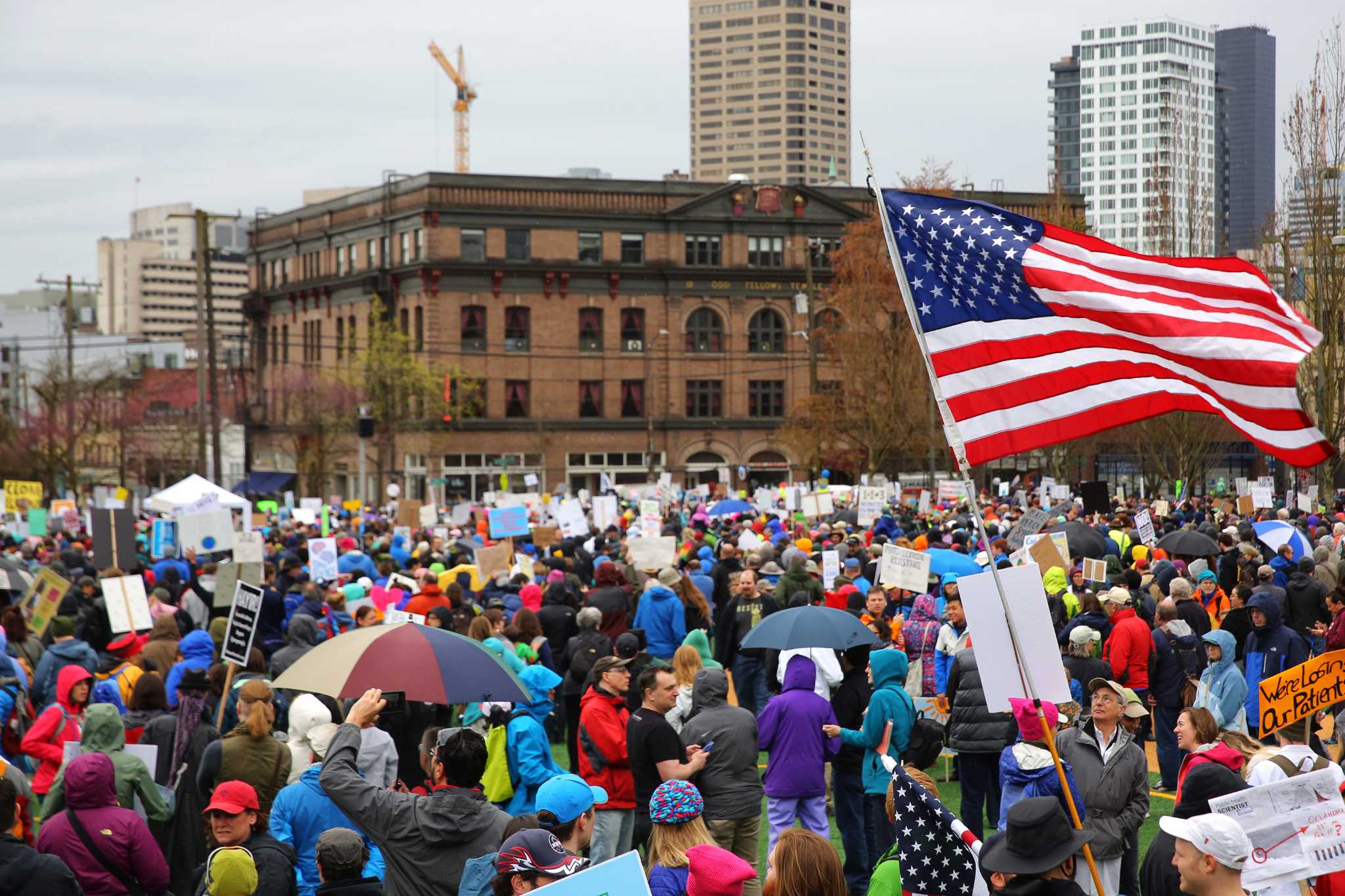 Connelly: Earth Day in Seattle draws thousands to defend science