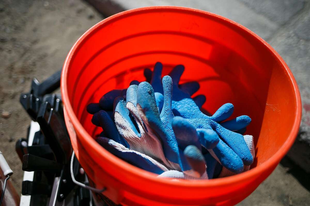 Hundreds clean up SF’s Ocean Beach for Surfrider Earth Day event