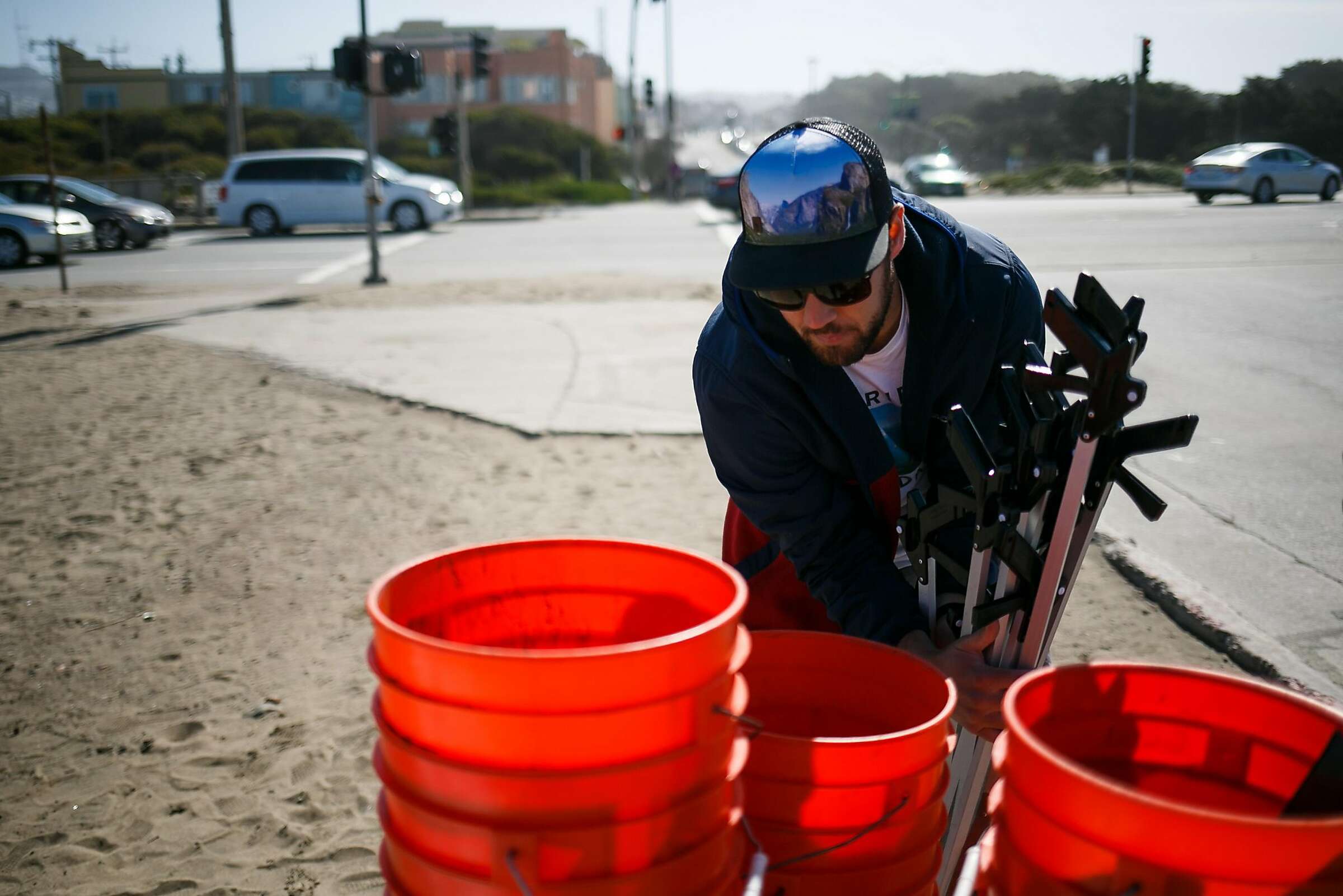 Hundreds clean up SF’s Ocean Beach for Surfrider Earth Day event