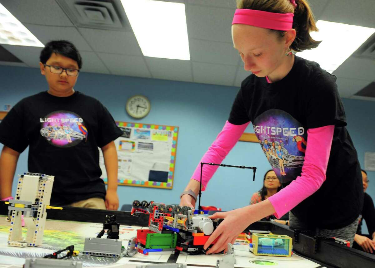 Milford: Team Lightspeed’s robot to compete in global bot smackdown