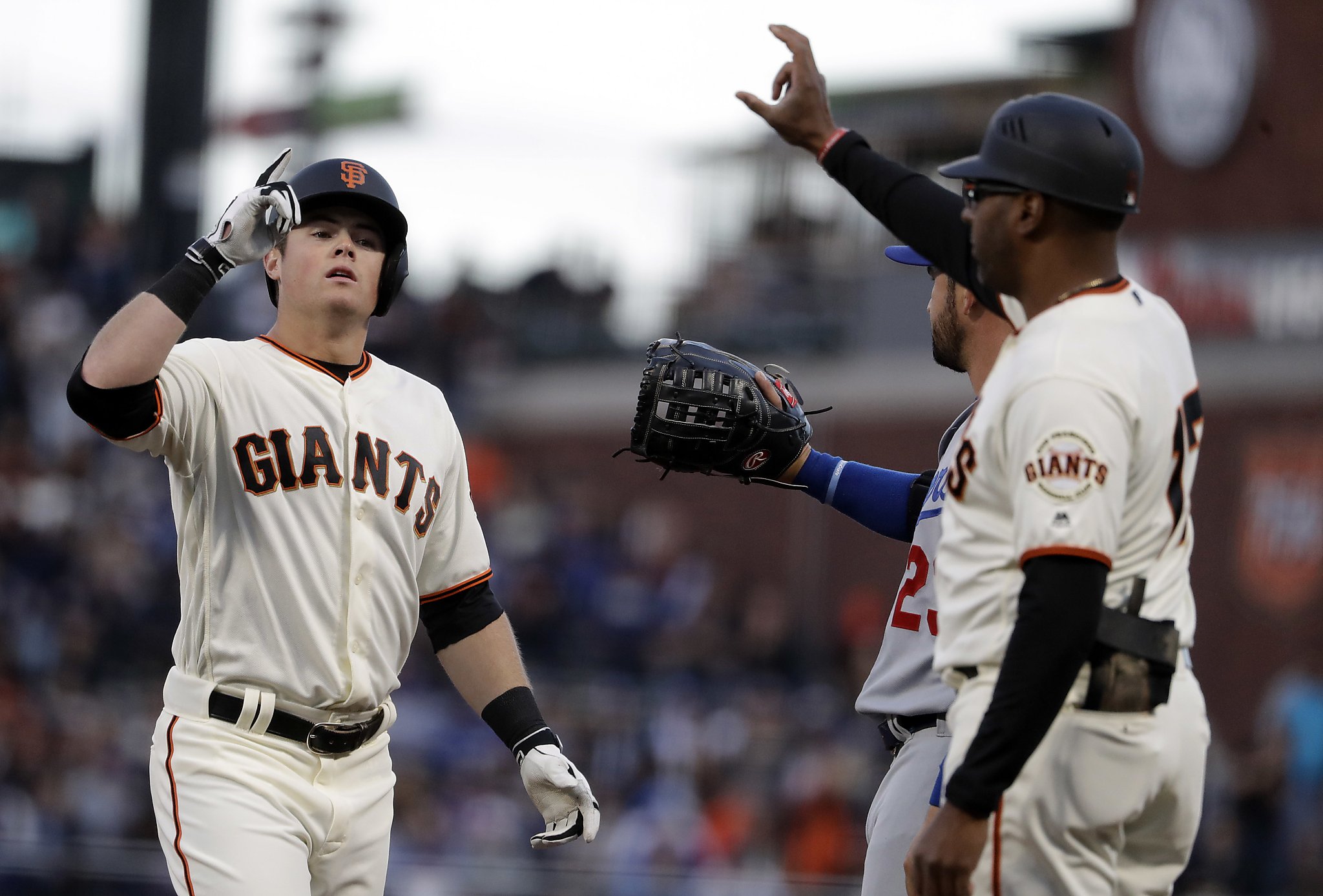 Giants lose; Christian Arroyo gets 1st MLB hit off Clayton Kershaw
