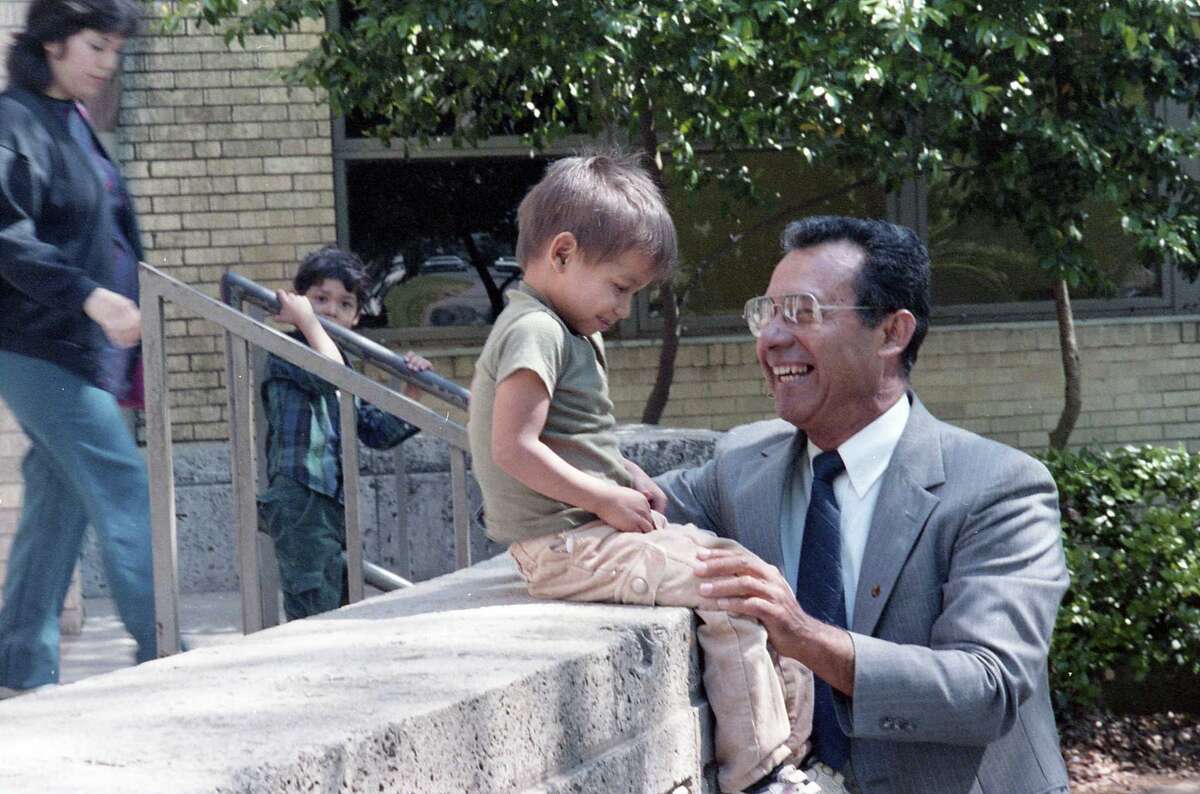 30 years ago: Joske's becomes Dillard's, Prince's Hamburgers, U2 at the ...