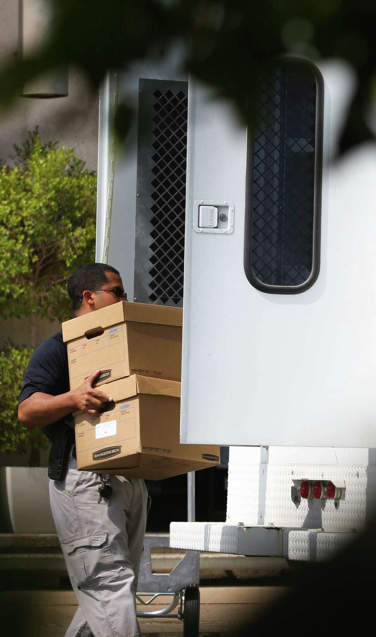 FBI swarms Houston engineering firm, cluster of Laredo buildings