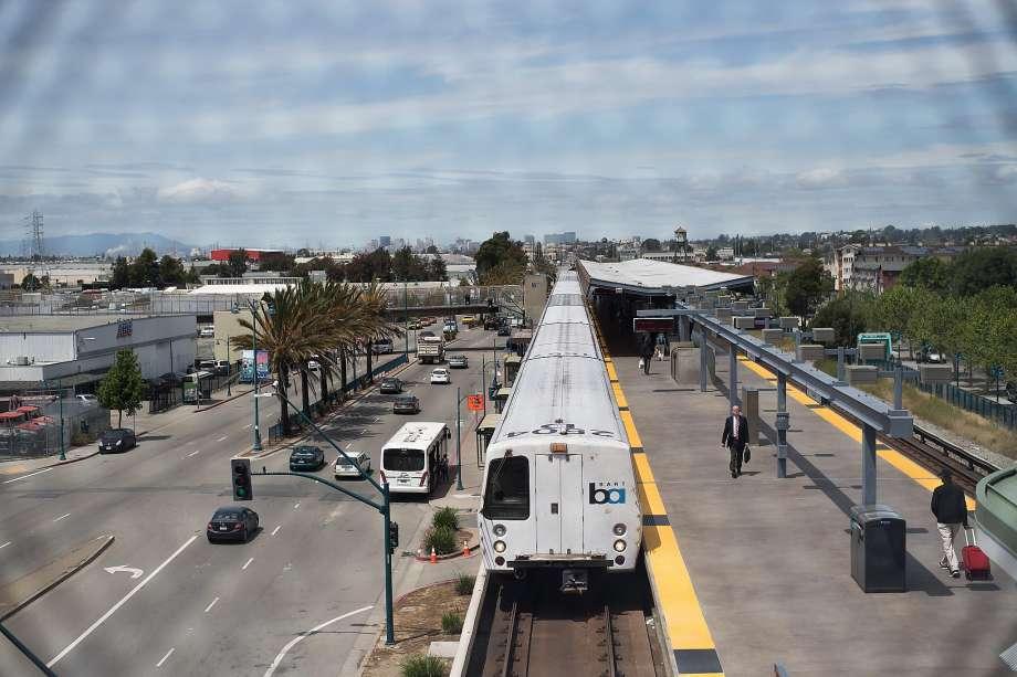 BART dispatchers illustrate 5 minutes of chaos in Saturday robbery
