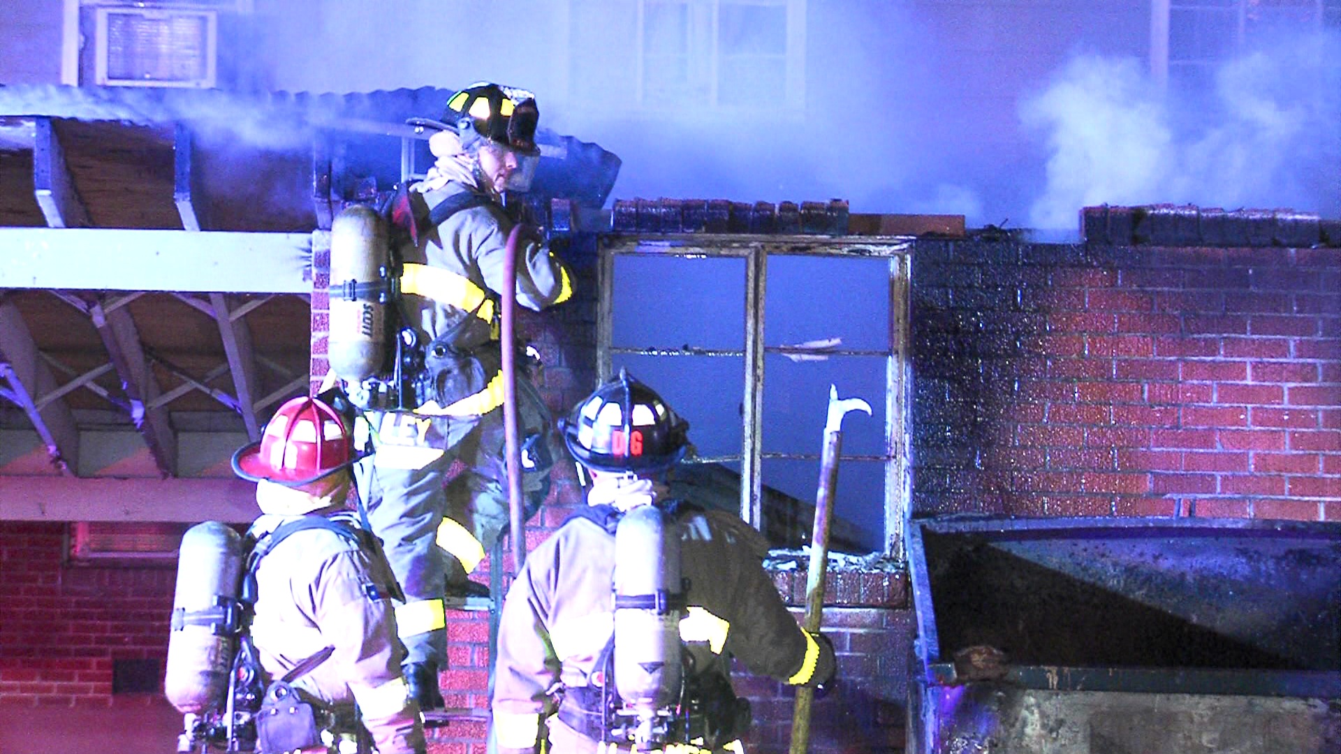 Building collapses after laundry room fire at Southwest Side apartments ...