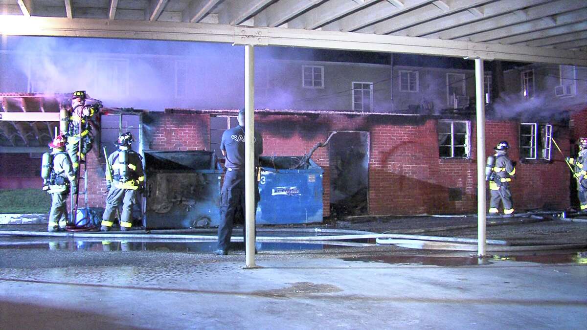 Building collapses after laundry room fire at Southwest Side apartments ...