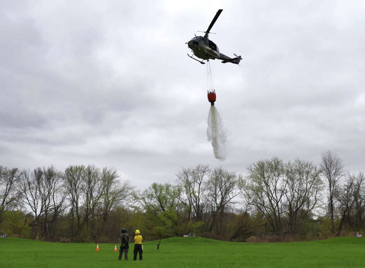Photos: Helicopter water-bucket training in Colonie