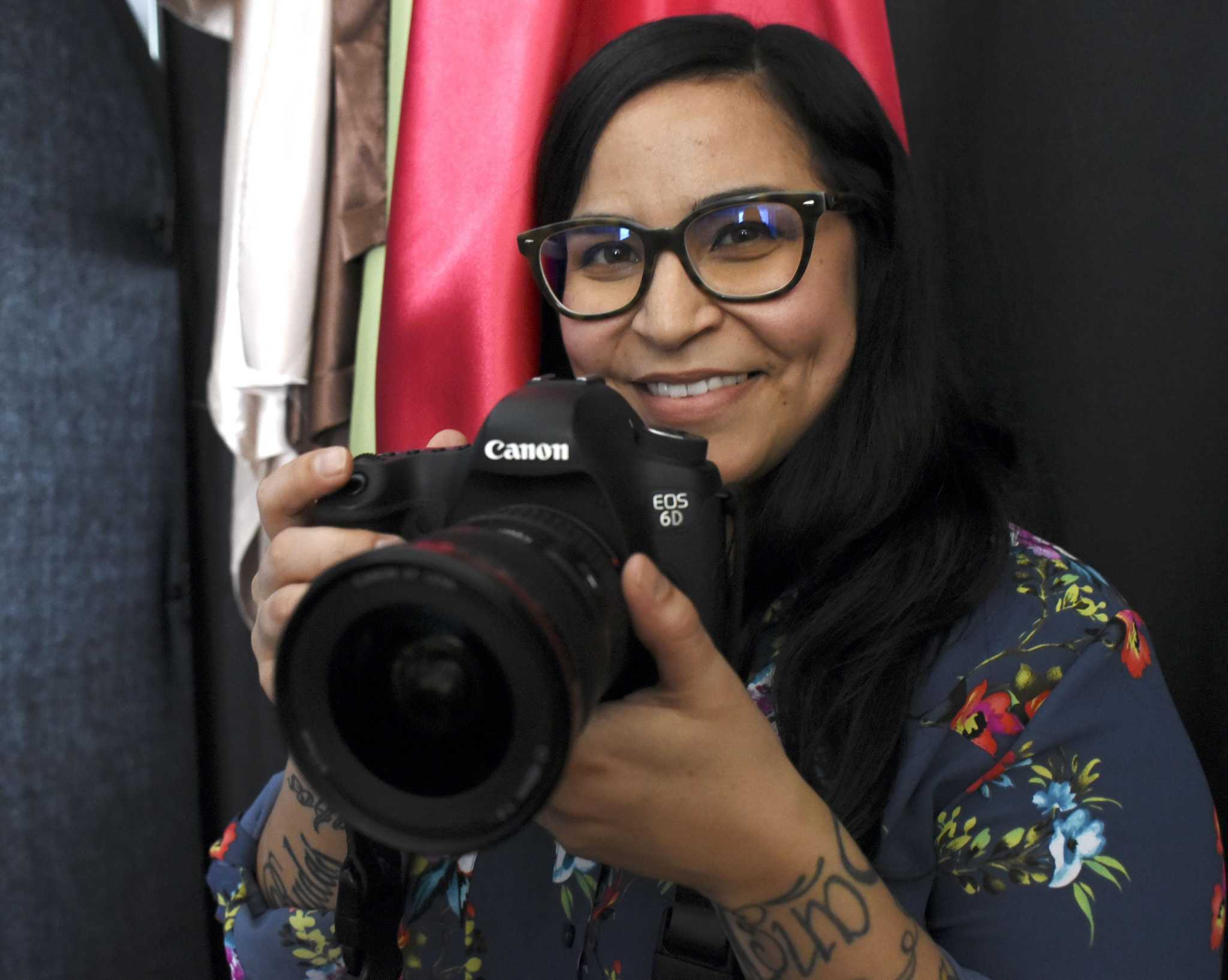 Artist Mari Hernandez is on her own — or is she?
