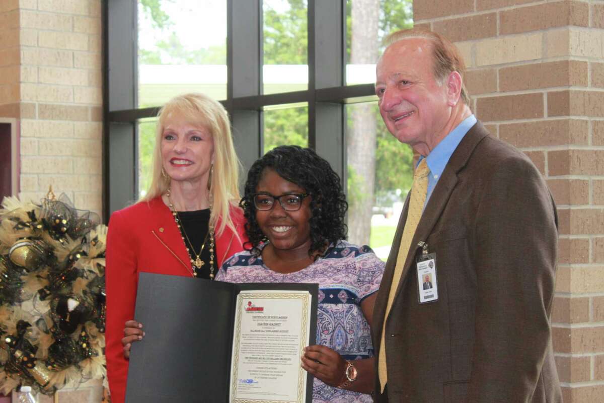 Conroe teacher, community pave path for 10 freshmen