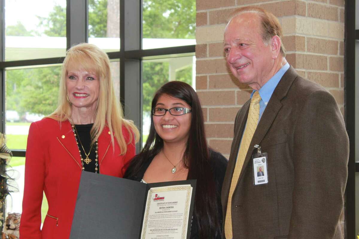 Conroe teacher, community pave path for 10 freshmen