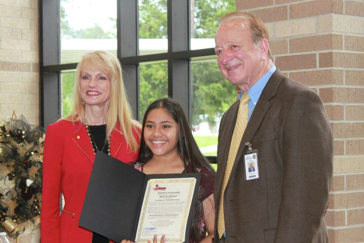 Conroe teacher, community pave path for 10 freshmen