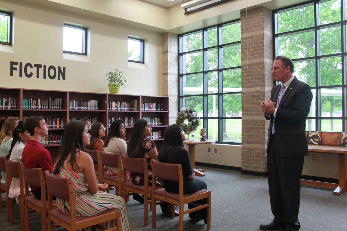Conroe teacher, community pave path for 10 freshmen