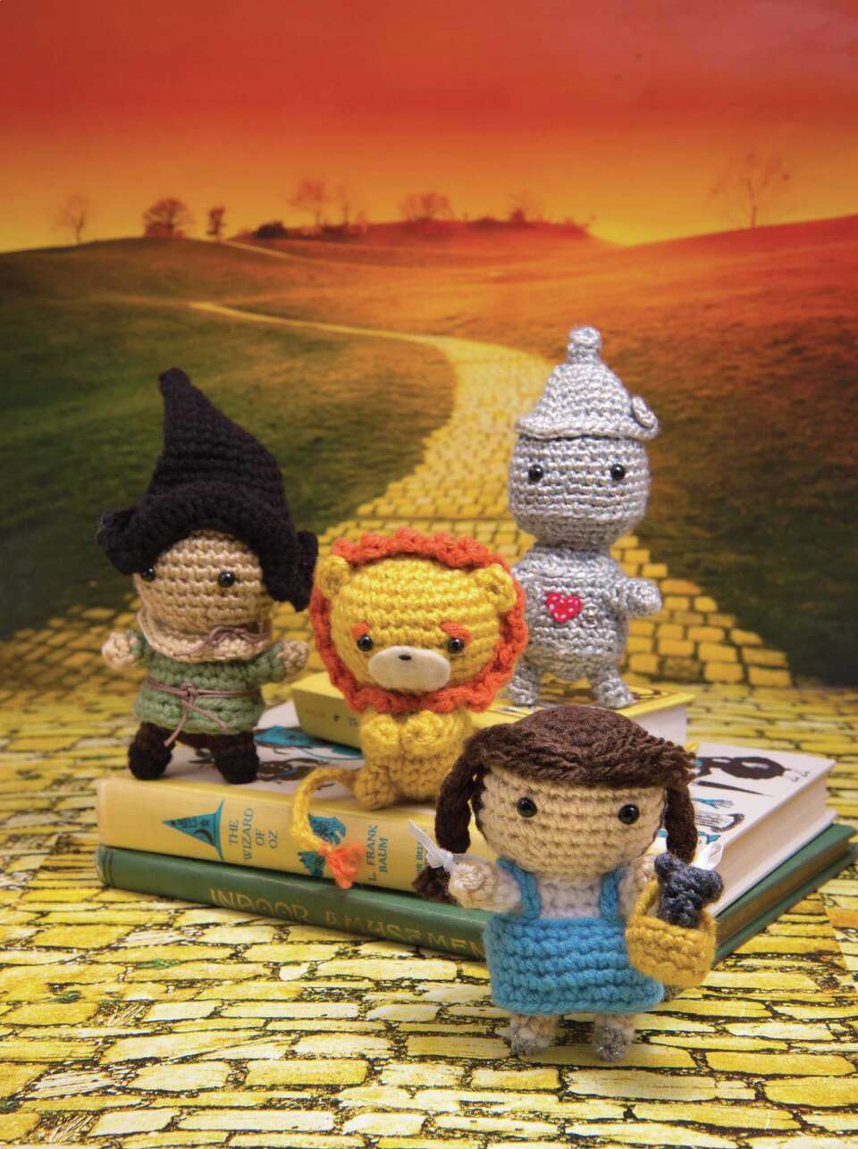 Adorable alert: A tiny yarn Sherlock Holmes or Huck Finn