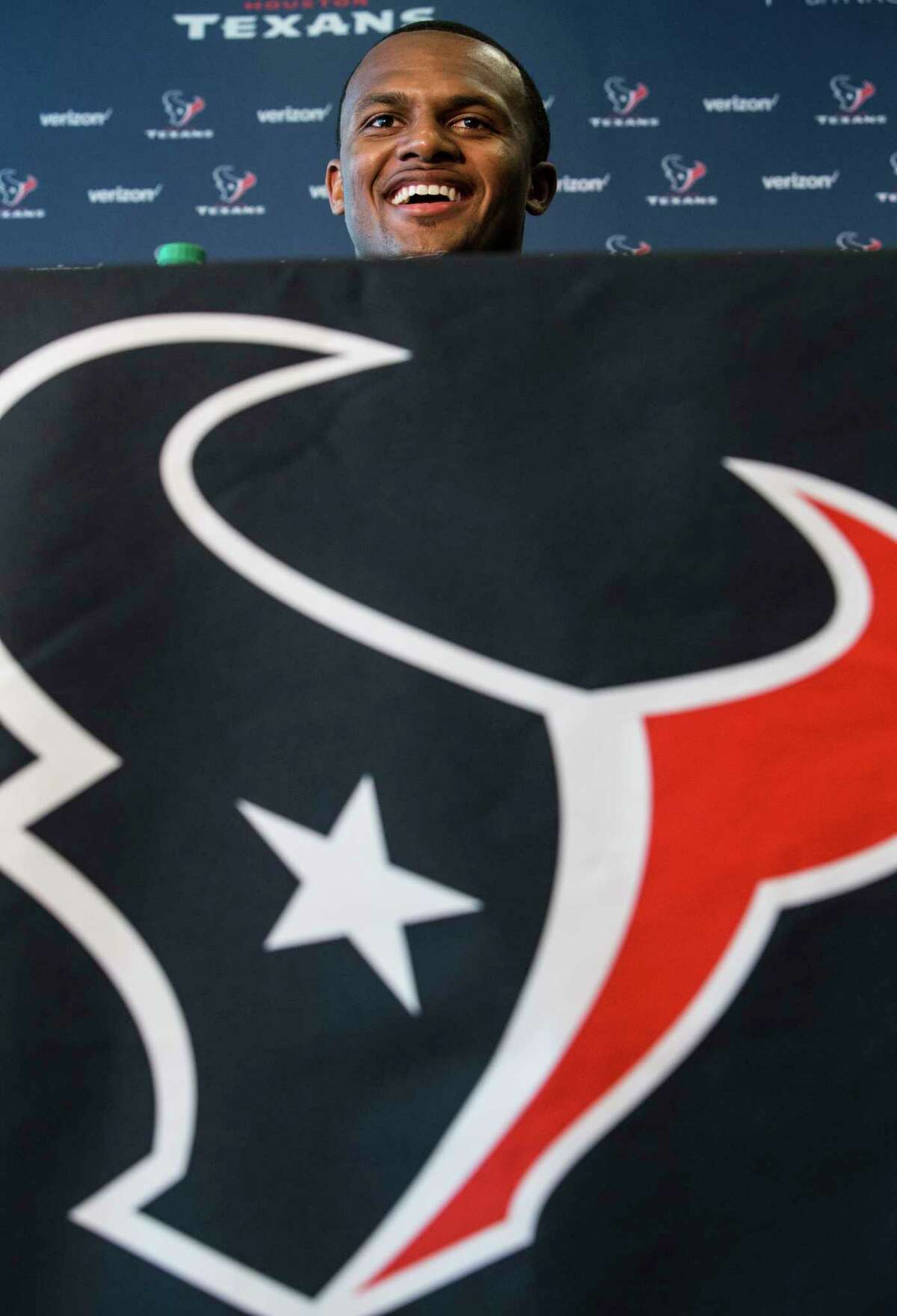 Newest Texans quarterback Deshaun Watson arrives in Houston