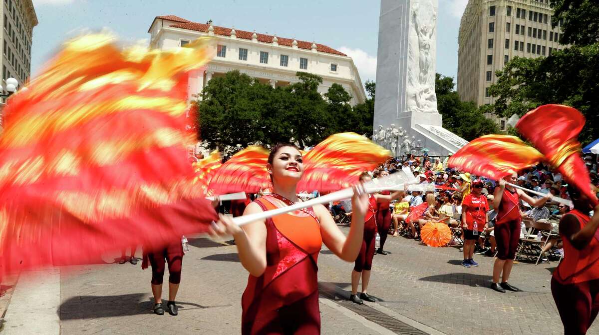 Battle of Flowers parade takes over downtown San Antonio for Fiesta