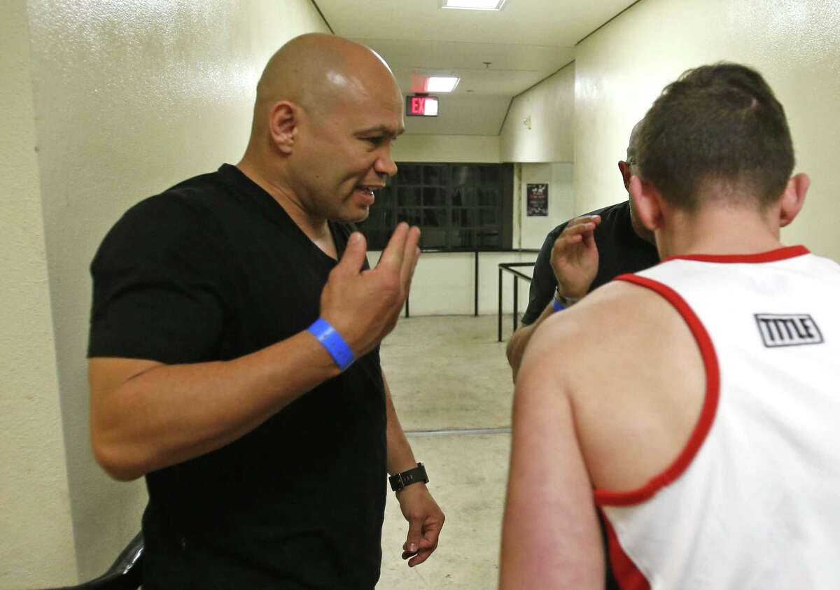 Boxing and San Antonio: A glove affair
