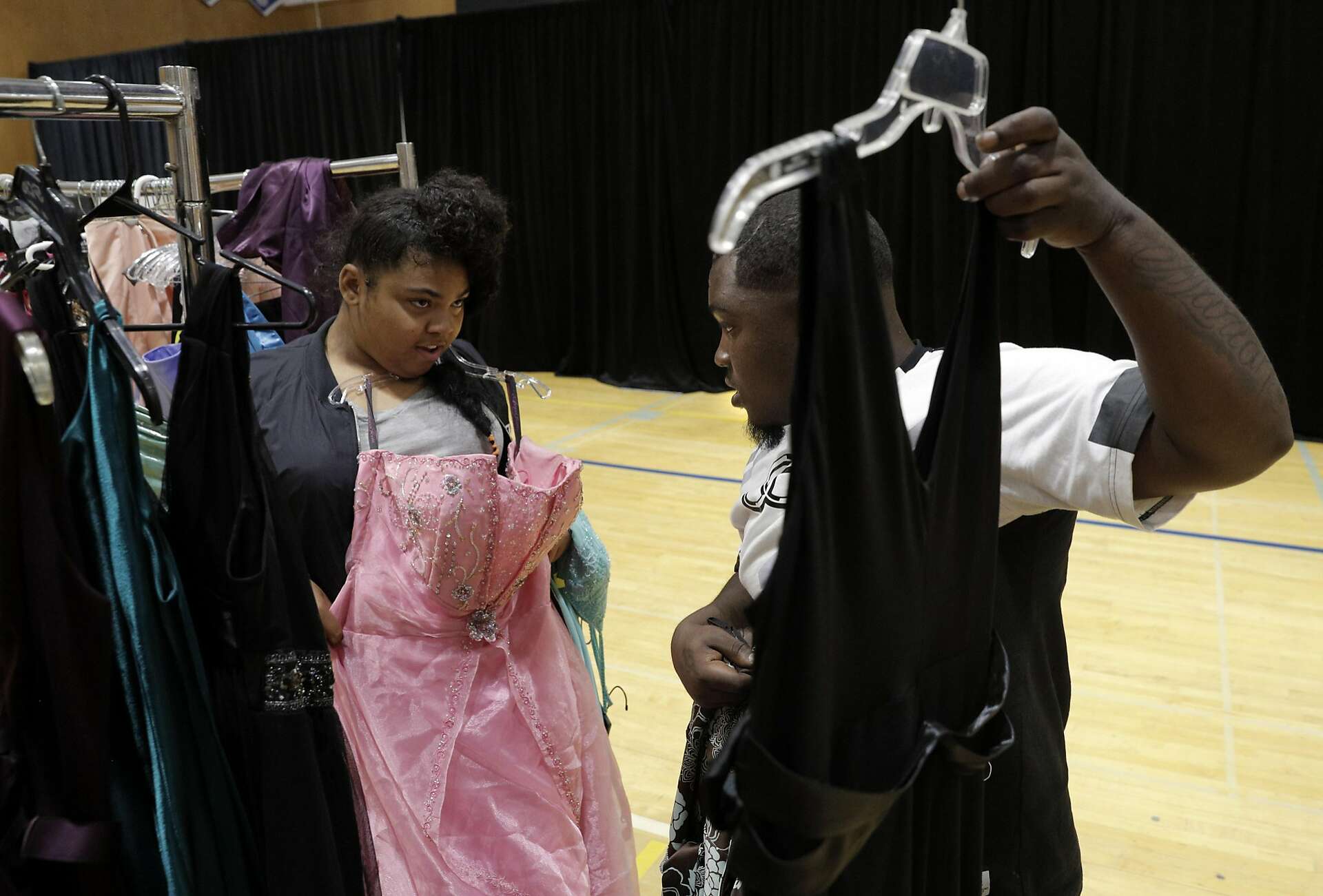 Oakland girls choose free prom dresses, thanks to Warrior’s wife