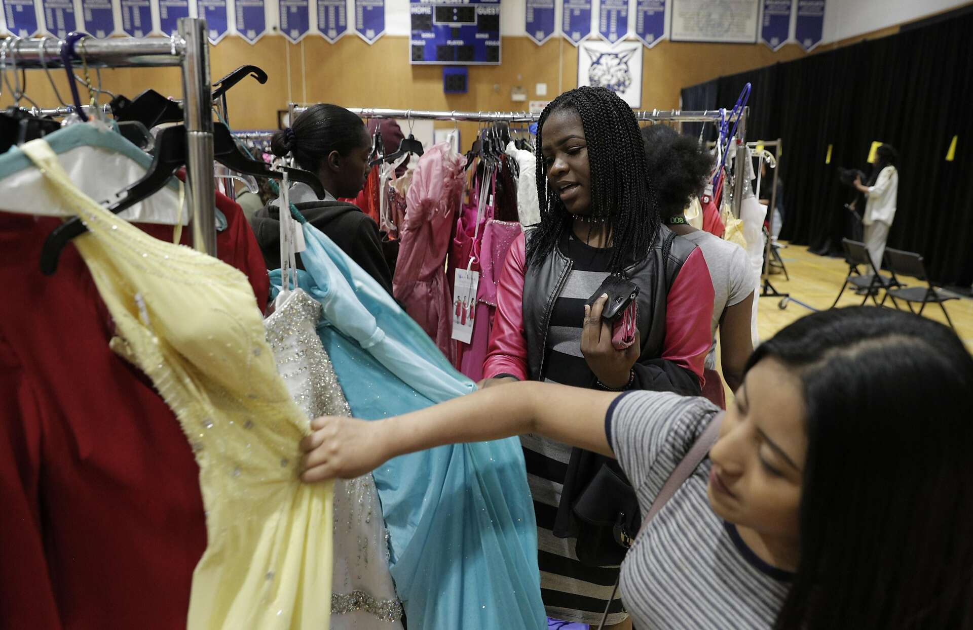 Oakland girls choose free prom dresses, thanks to Warrior’s wife