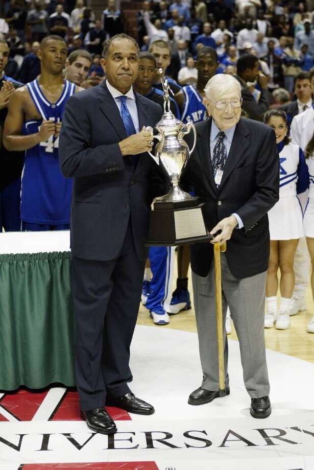 Slideshow: UCLA legend John Wooden dies - Connecticut Post