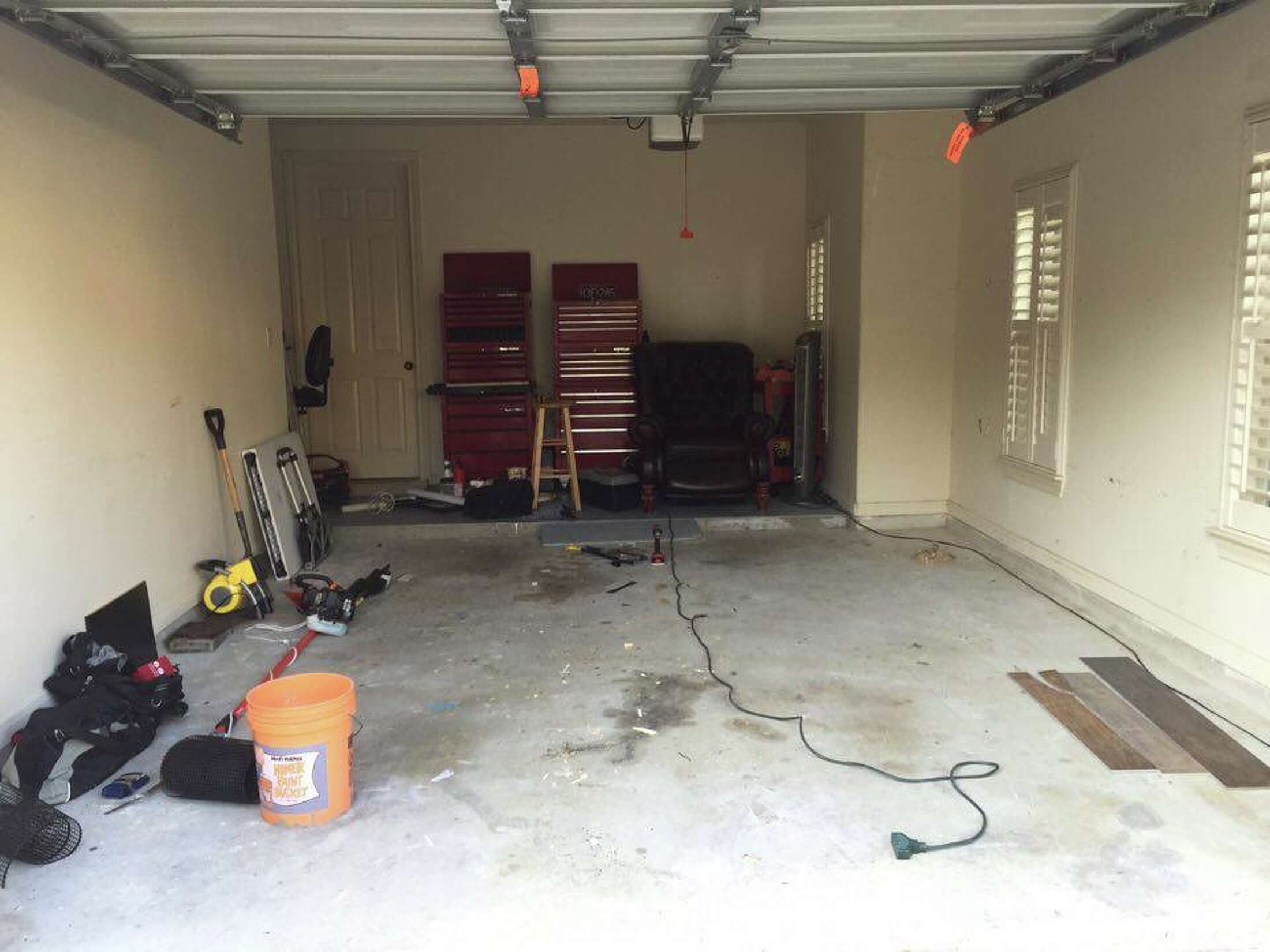 Houston man rehabs his garage to create an epic man cave